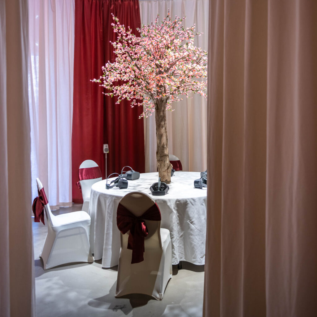 Lap-See Lam: Det regnar drakfjäll - Röhsska museet